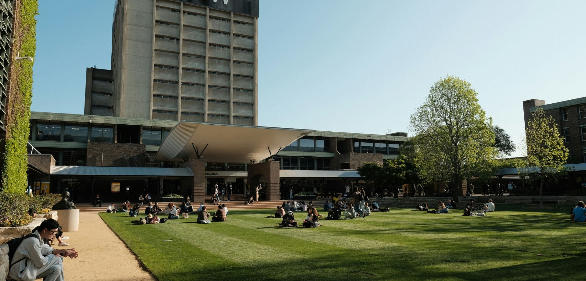 Ivy League - Education WordPress Theme for eLearning Website